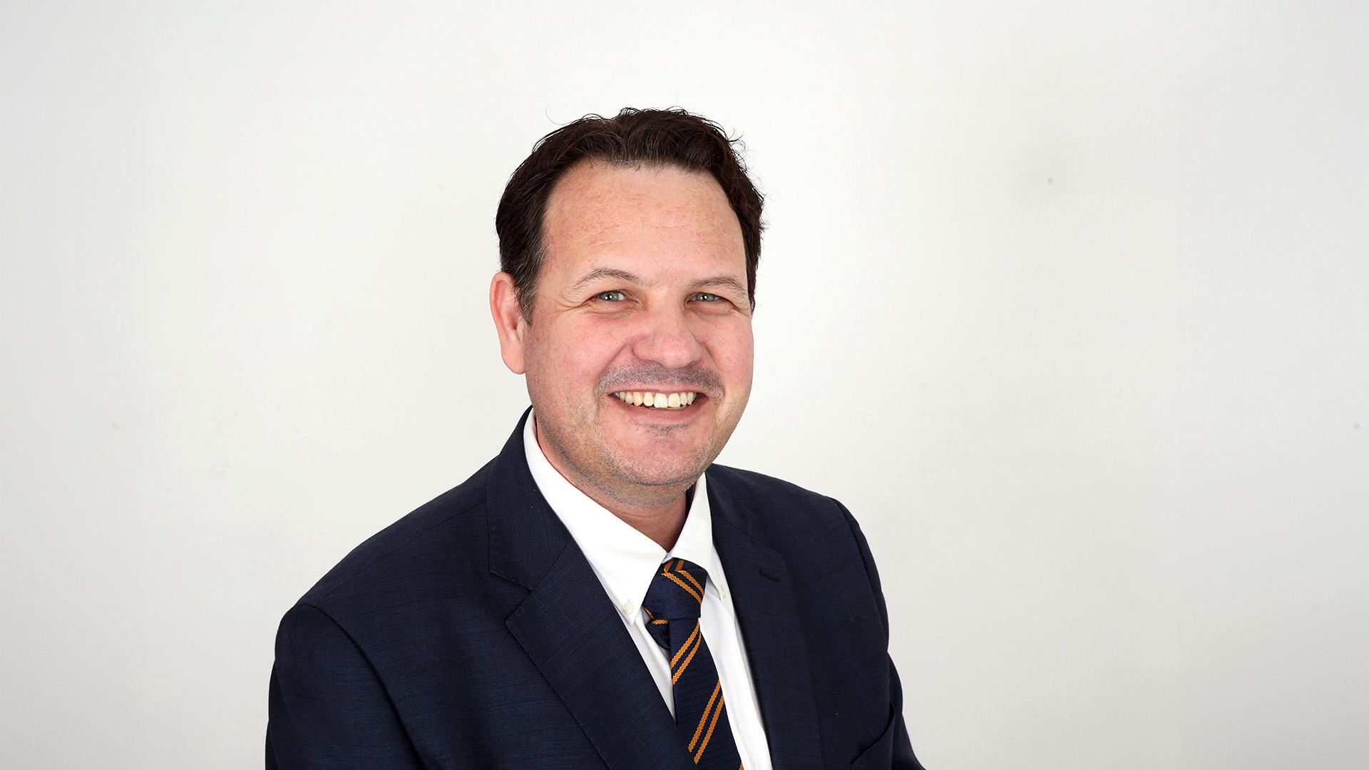 Daniel J. Jacobs: Tired Teams Don’t Transform: Six Executive Fixes for ...